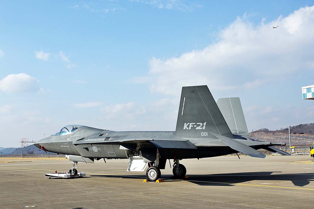공군 신규사업 소식 - 공군 보라매, KF-21 용 AESA 레이다 국내 비행시험 착수