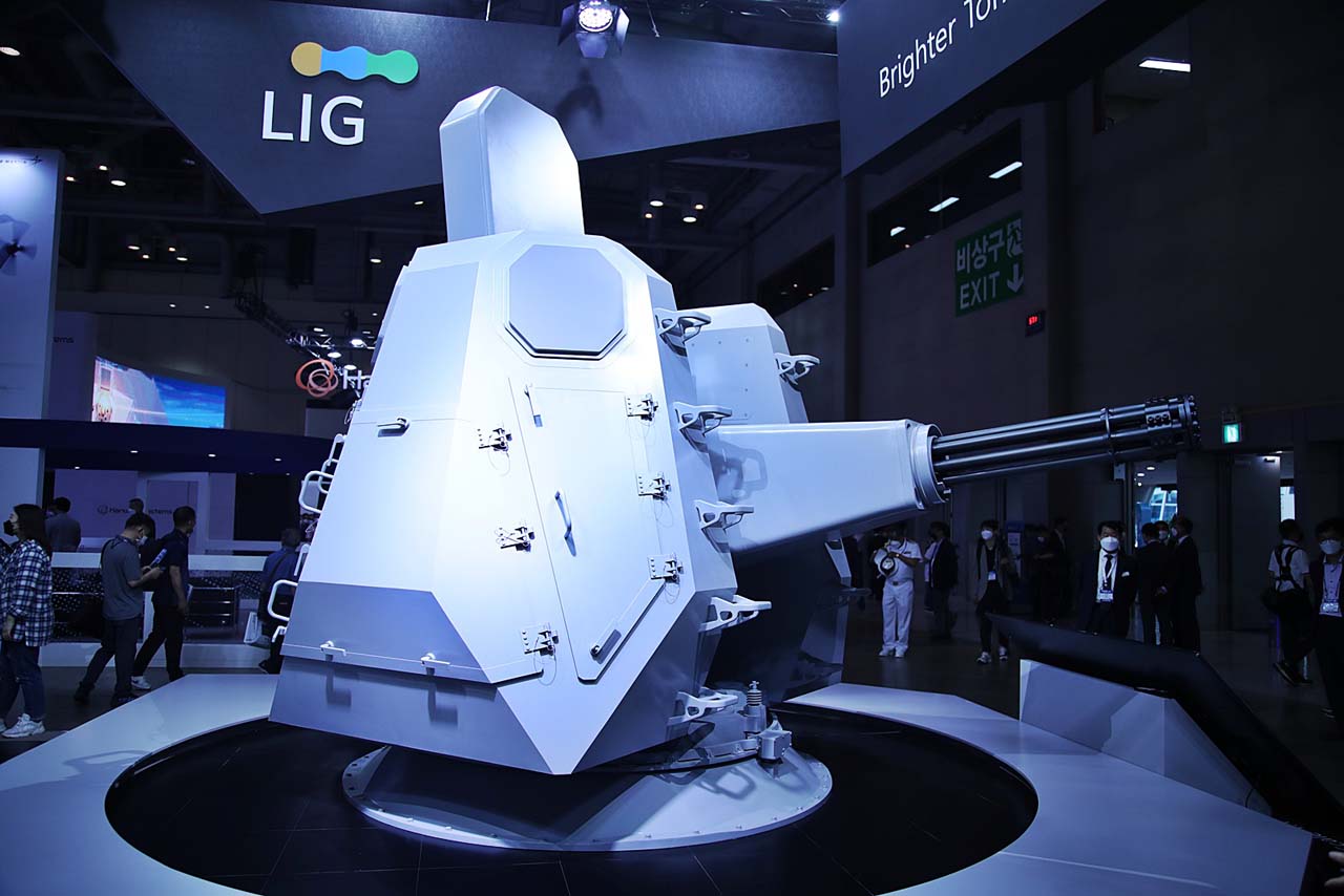 해군 신규사업 소식 - 한국형 CIWS-II 근접방어무기, 부산 마덱스에 출품, 개발 현주소…한화와 LIG의 도전