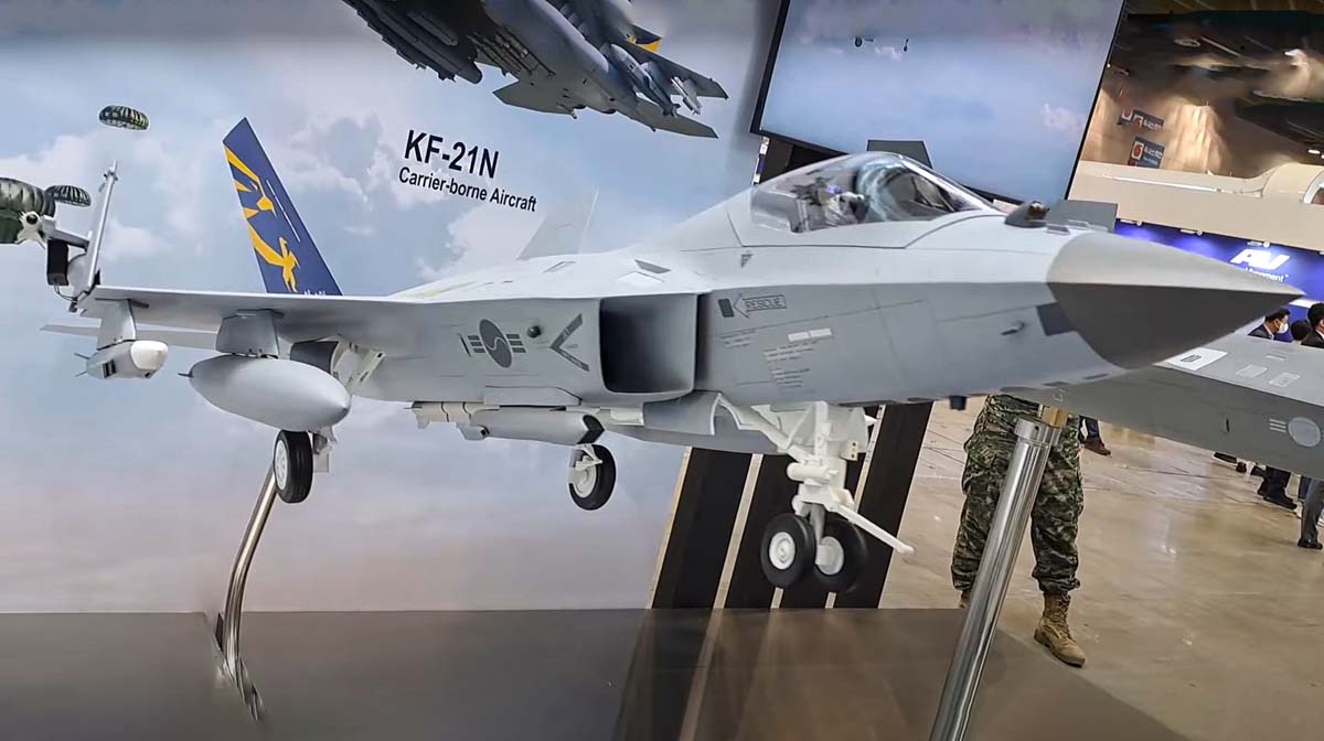 전시 · 세미나 - [사진] KAI, 중형 항공모함 함재기 KF-21N 공개…중형항모 불가피론으로!