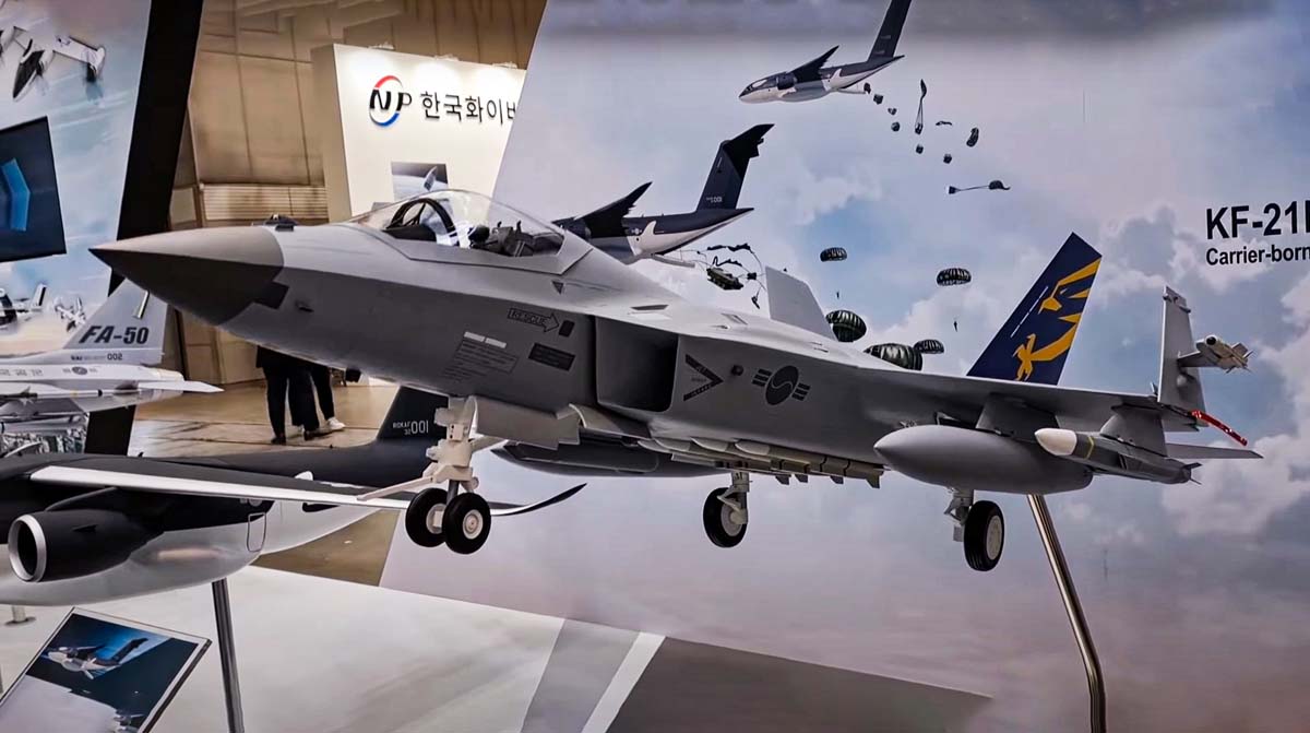 전시 · 세미나 - [사진] KAI, 중형 항공모함 함재기 KF-21N 공개…중형항모 불가피론으로!