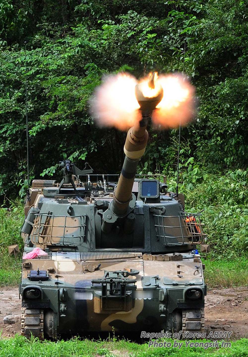 ROK 육군 - K55A1 자주포는 운용 중인 K55 자주포를 미래 작전환경에 적합하도록 성능을 개량한 장비