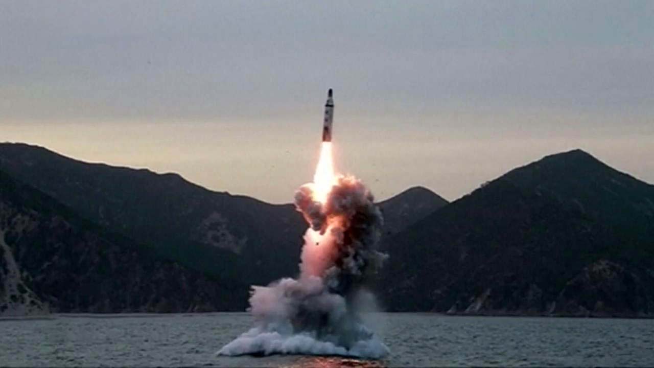 ROK 해군 - 도산안창호함 SLBM 잠수함 시험발사 공개…"자주국방 총 78기 장착"