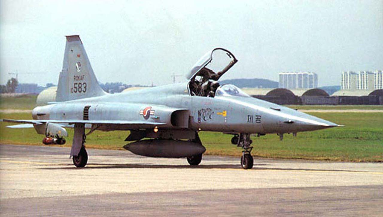 ROK 공군 - 제공호(制空號: KF-5E/F)는 한국 최초로 조립 생산된 전투기