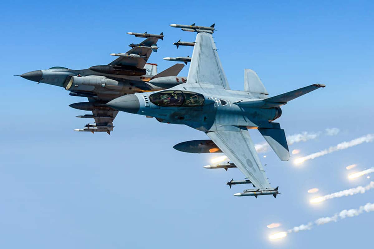 ROK 공군 - [사진] 공군, KF-16 2기가 보여주는 완벽한 호흡이 마치 영화 속 한 장면 같죠?