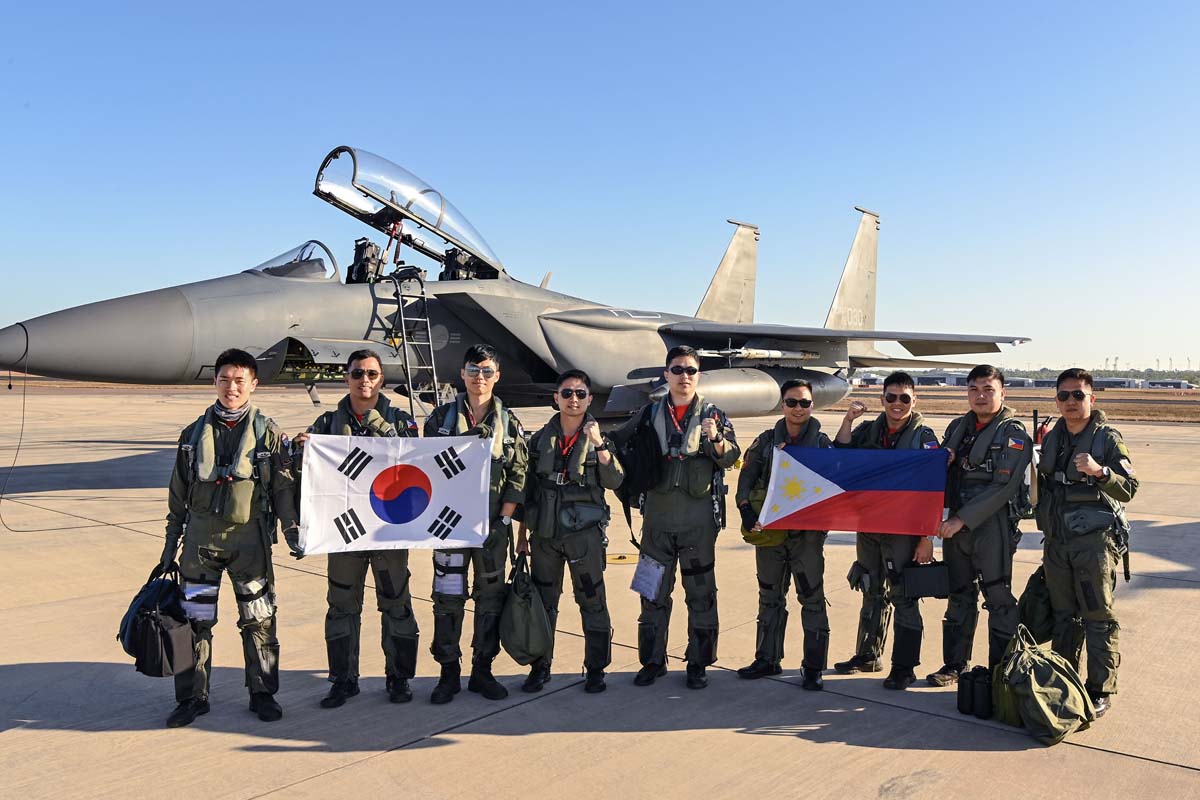 ROK 공군 - 공군 F-15K, 대한민국 제작 필리핀 FA-50PH와 호주 상공 우정비행