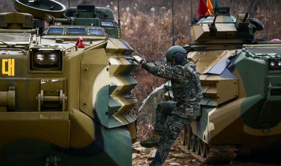 ROK 해병대 - 해병대의 핵심전력 중 하나인 상륙돌격장갑차 KAAV!