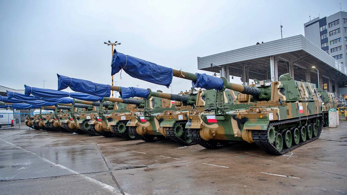 World 육군 - [사진 02] 폴란드에 도착한 K-2 전차와 K-9 자주포...폴란드 Gdynia 해군항에 도착