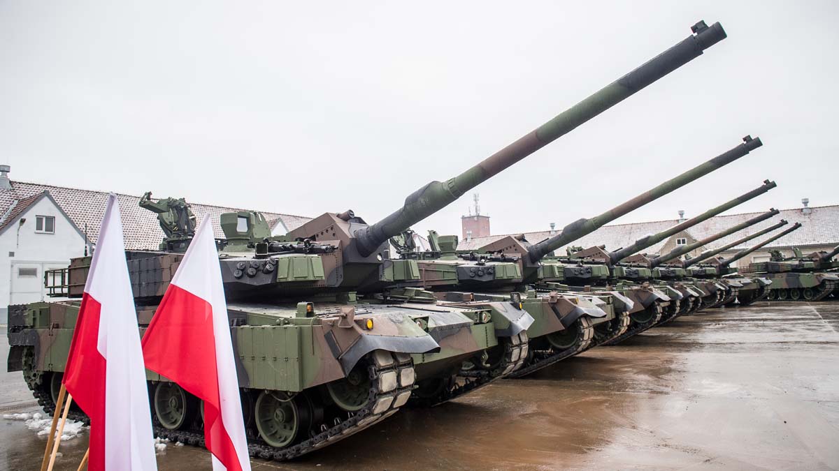 World 육군 - [사진 11장] 폴란드군 기계화부대에 인도된 최초의 K2 전차...예비 탄약과 부품이 함께 첫 배치 완료
