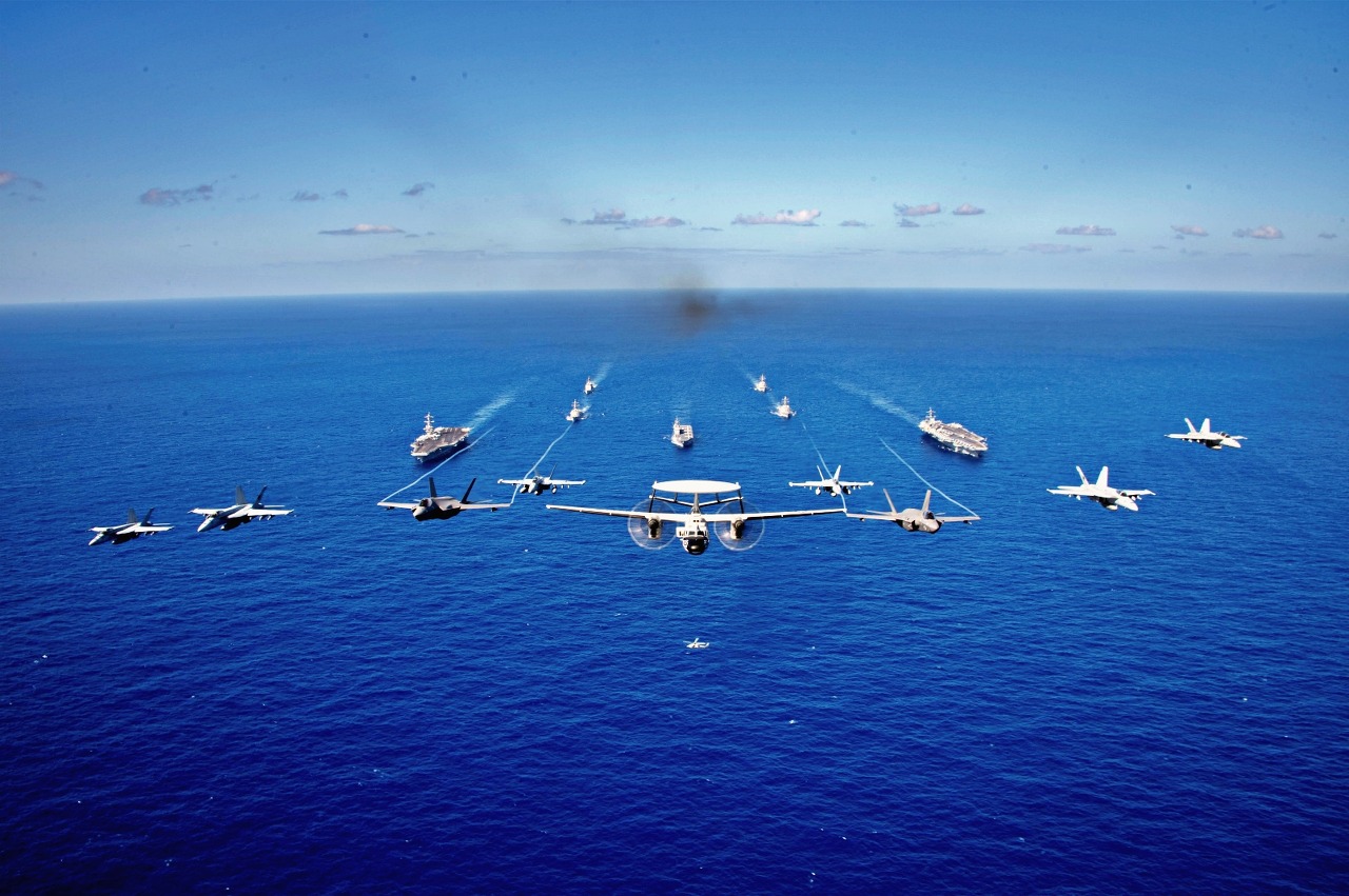 World 항공모함 - [사진] 중공 보고 있나? 미 일 항모 Multi-Large Deck Event 상공 비행 미 항모비행단