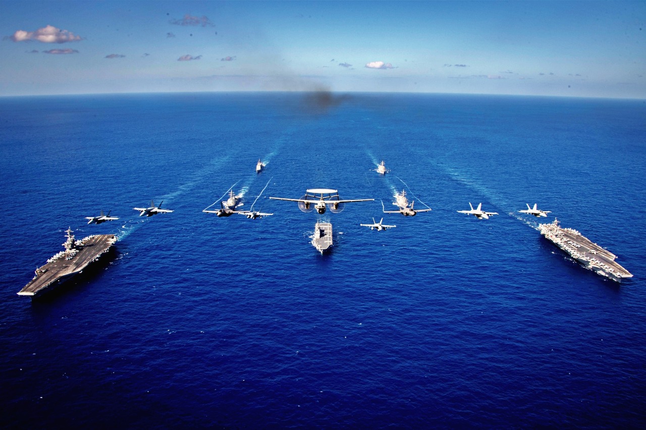 World 항공모함 - [사진] 중공 보고 있나? 미 일 항모 Multi-Large Deck Event 상공 비행 미 항모비행단