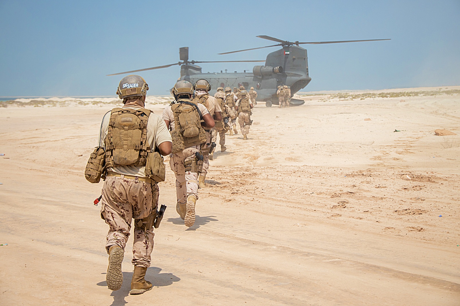 World 헬리콥터 - UAE 대통령경호대 CH-47 헬기 Intrepid Maven 22.4 훈련참가