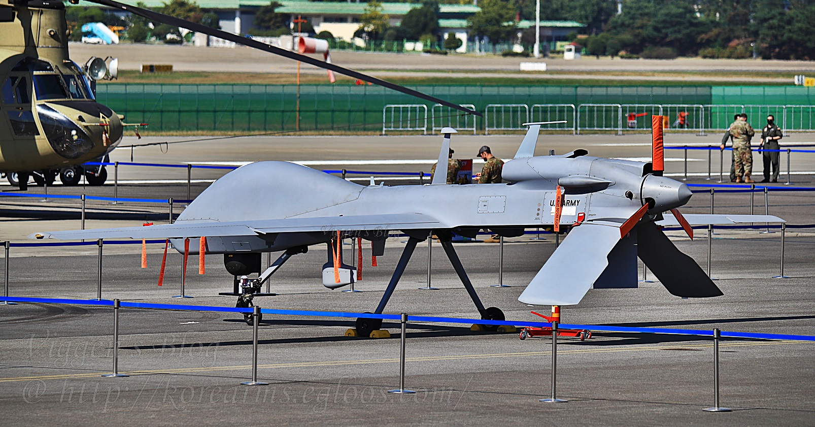 PHOTO - ADEX 21에 전시된 미 육군 MQ-1C Grey Eagle 무인 정찰공격기