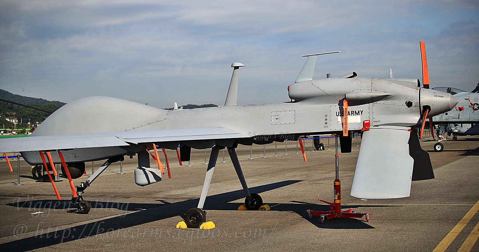 PHOTO - ADEX 21에 전시된 미 육군 MQ-1C Grey Eagle 무인 정찰공격기