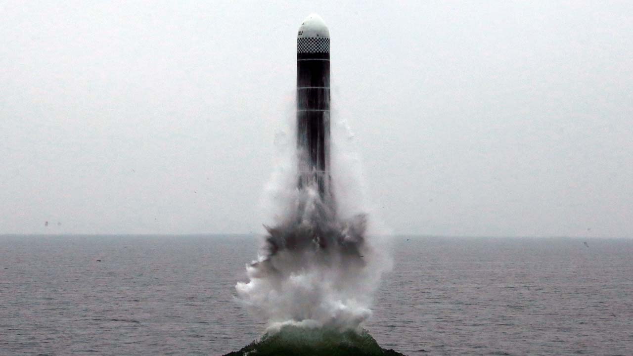 메인추출 - 장보고함 한국형 SLBM 수중발사 성공!…북한뿐만 아니라 주변국도 견제 수단!