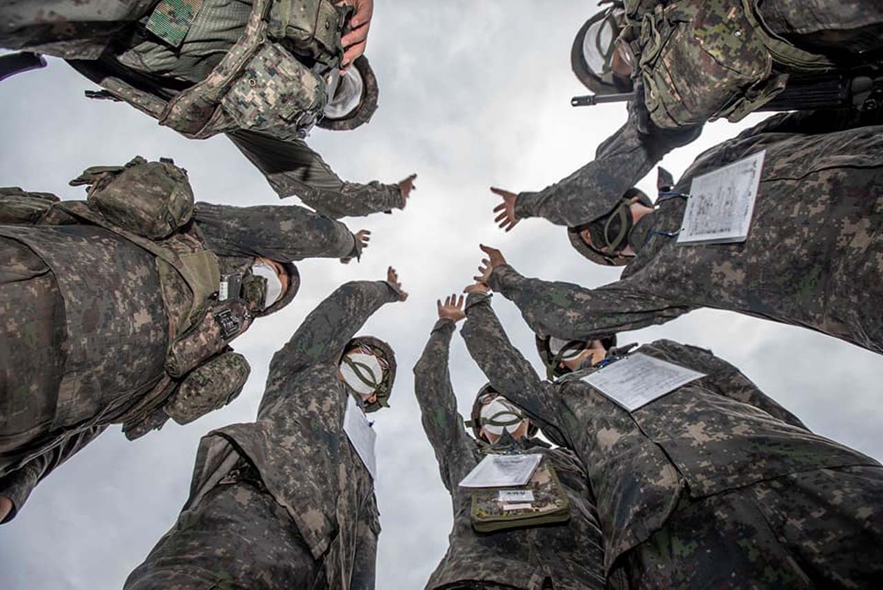 메인추출 - [사진 17장] K-9과 함께 포병부대의 양대 주력 화포인 K55A1 출동…비가 와도 화력대비태세는 멈추지 않는다!