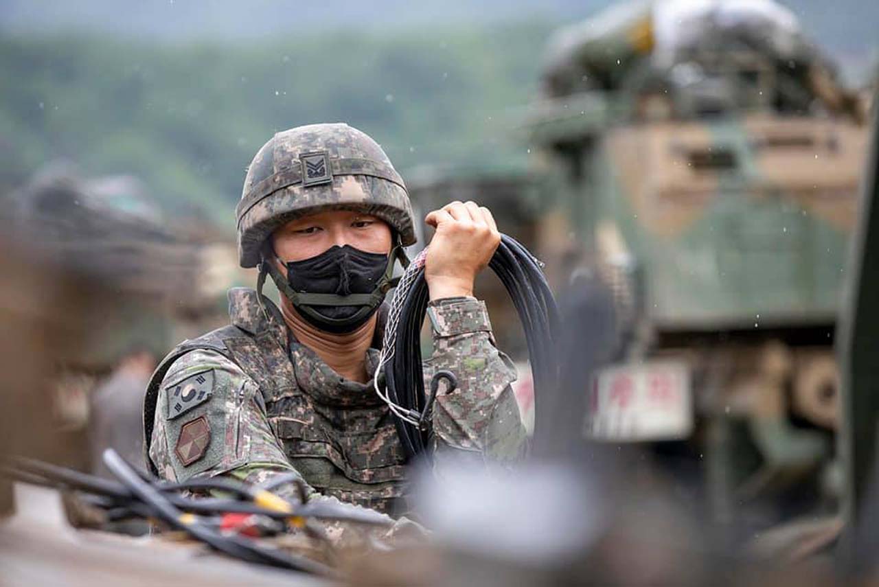 메인추출 - [사진 17장] K-9과 함께 포병부대의 양대 주력 화포인 K55A1 출동…비가 와도 화력대비태세는 멈추지 않는다!