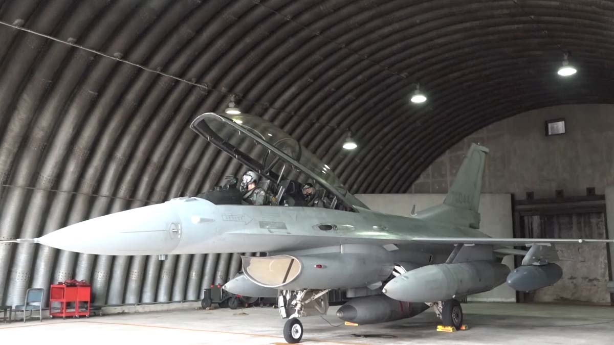 메인추출 - [사진] 다국적 연합훈련 Pitch Black 참가, 6대의 KF-16 편대 호주 다윈 기지로 전개