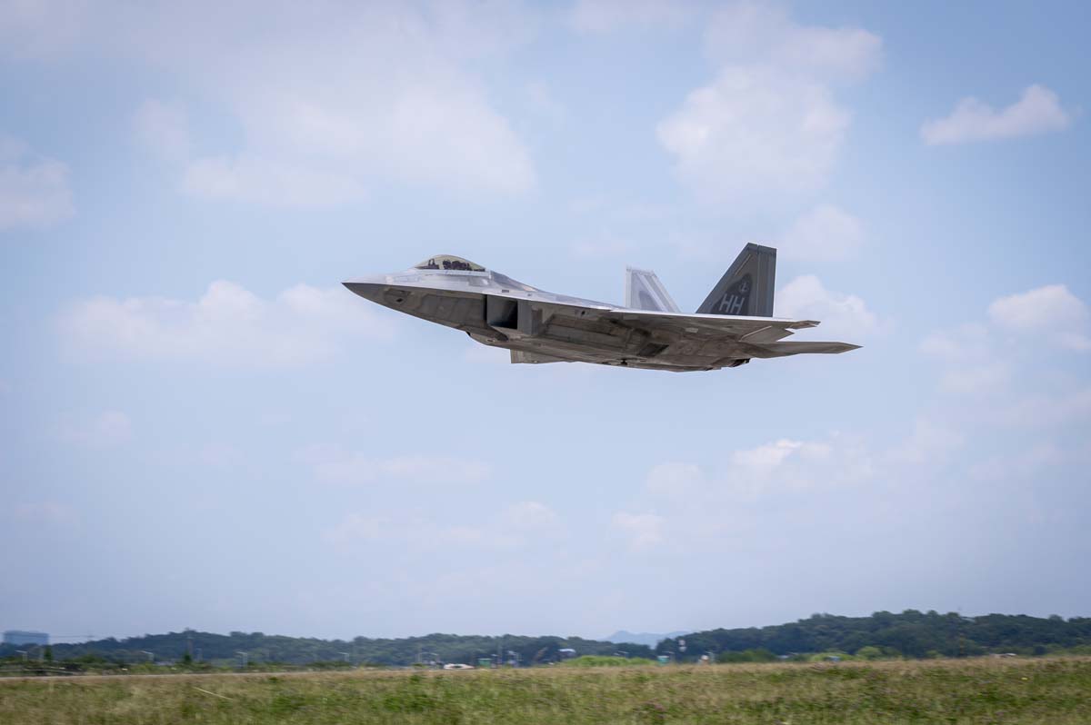 메인추출 - [사진] 한미공군, F-22·F-35A·(K)F-16 연합훈련…4·5세대 전투기 간 작전 수행