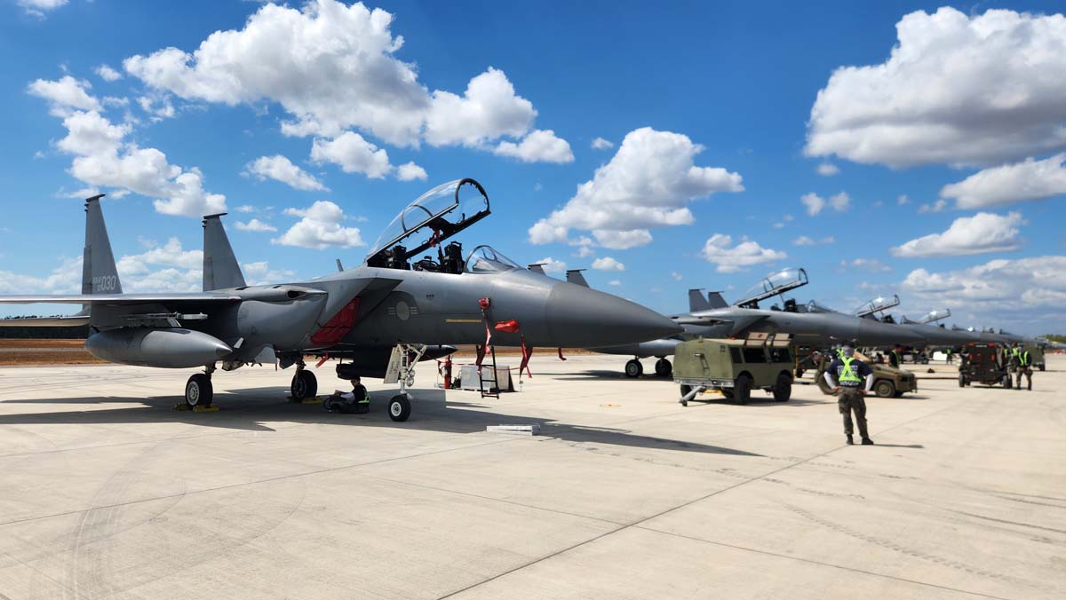 메인추출 - [현장 15장] F-15K 출격, 다국적 연합공중훈련 '피치블랙’ 훈련…필리핀 FA-50PH도 출격