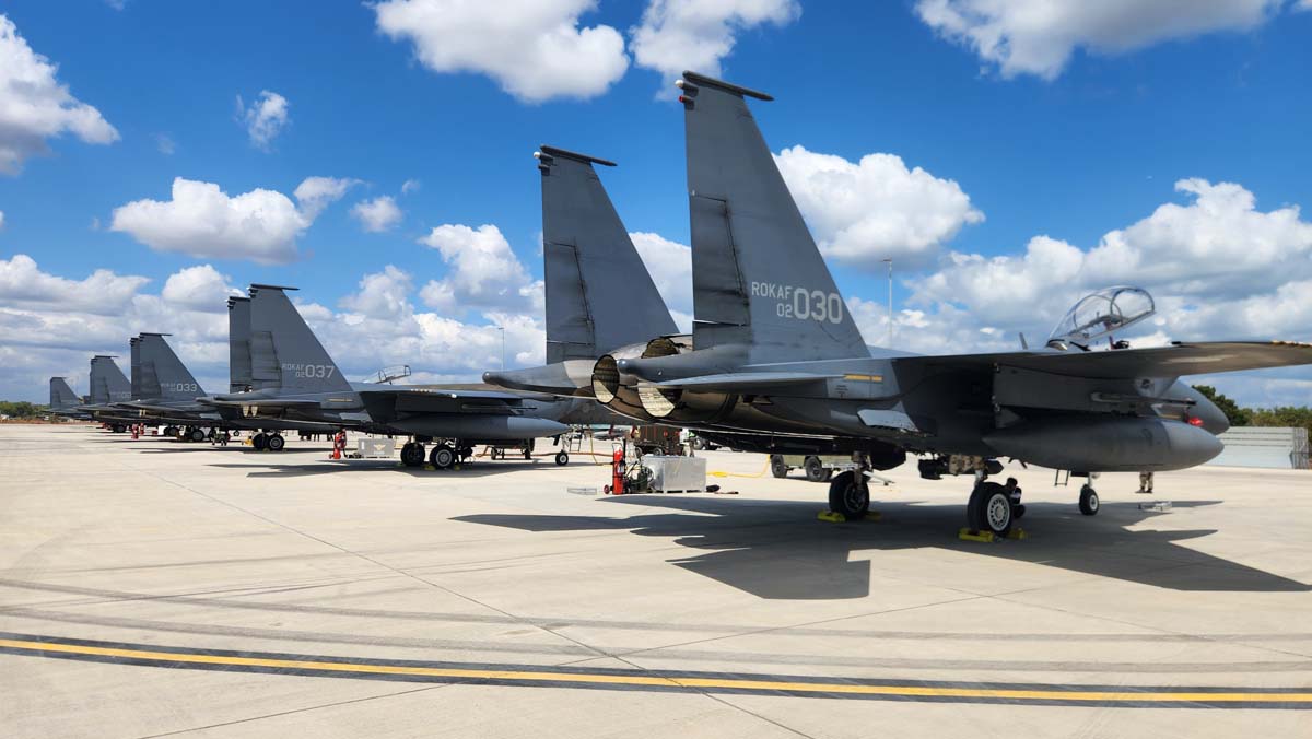 메인추출 - [현장 15장] F-15K 출격, 다국적 연합공중훈련 '피치블랙’ 훈련…필리핀 FA-50PH도 출격