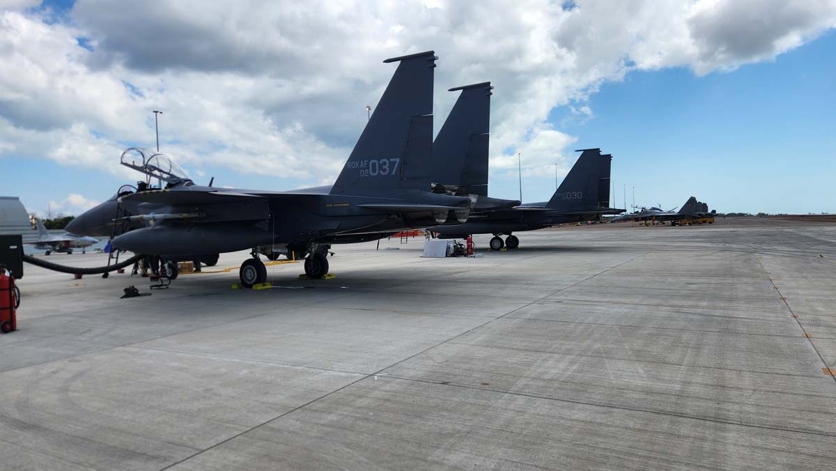 메인추출 - [현장 15장] F-15K 출격, 다국적 연합공중훈련 '피치블랙’ 훈련…필리핀 FA-50PH도 출격